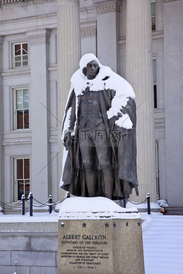 Albert Gallatin 雕像雪美国财政部华盛顿高清摄影大图-千库网