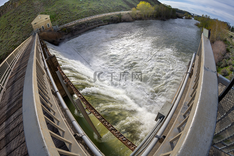 为城市提供能源的水力发电大坝高清摄影大图-千库网