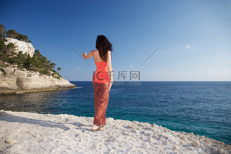 指向左边的悬崖高清摄影大图-千库网