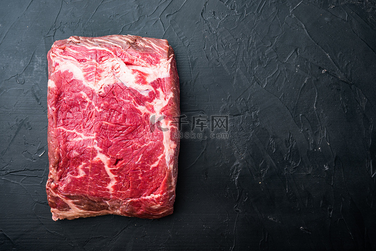 带状牛排、大理石牛肉，黑色背景，顶视图，带有文本复制空间高清摄影大图-千库网