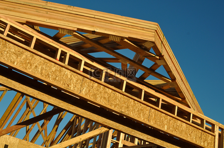 在家里建造新屋顶高清摄影大图-千库网