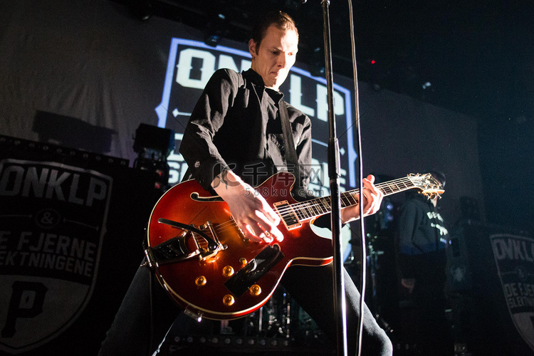 OnklP 和远房亲戚高清摄影大图-千库网