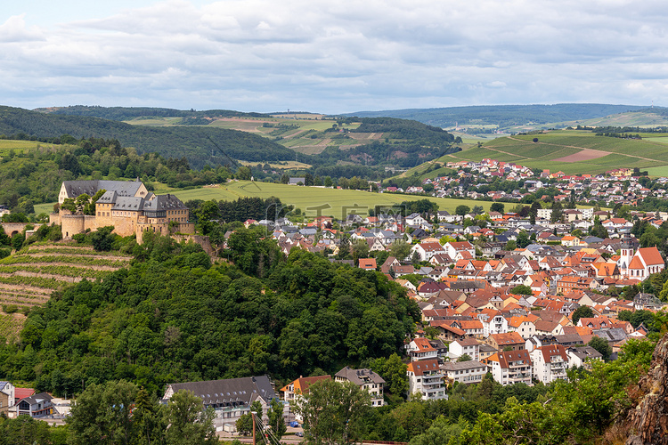从 Bad Muenster am Stein-Ebernburg 市的 Rheingrafenstein 欣赏风景高清摄影大图-千库网