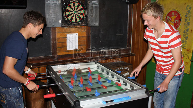 Håvard Nielsen 和 Fredrik Gulbrandsen高清摄影大图-千库网