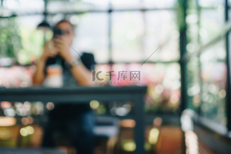 模糊咖啡和 restutant 咖啡馆与客户背景。高清摄影大图-千库网