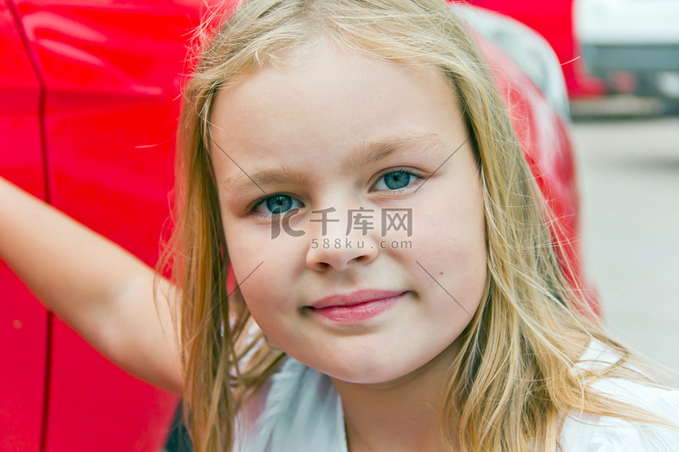 可爱的女孩高清摄影大图-千库网