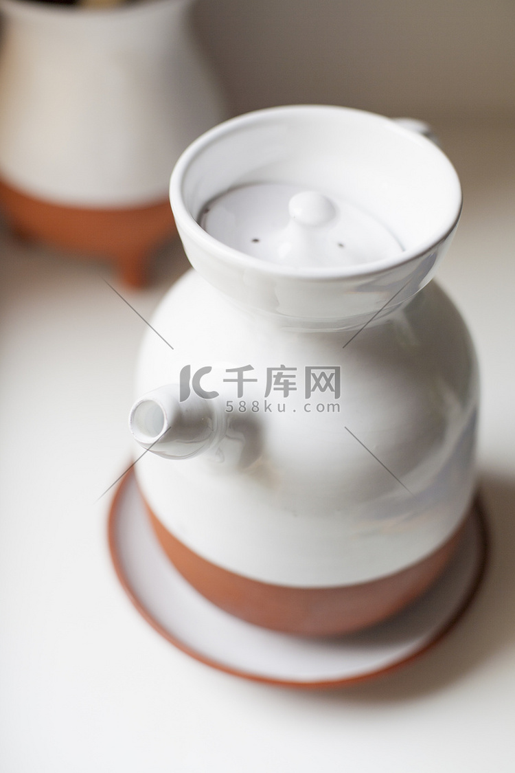 煮油的水壶高清摄影大图-千库网