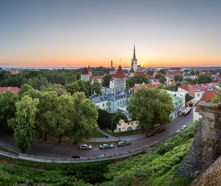 从 Toompea Hill at Dawn, Talli 鸟瞰塔林老城高清摄影大图-千库网