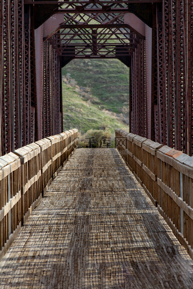 长长的步行道高清摄影大图-千库网