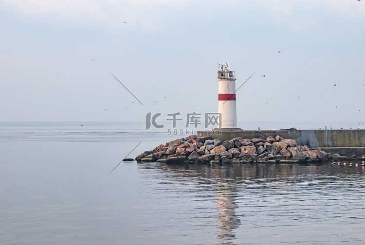 kumkapi 区马尔马拉海的鼹鼠和海景。高清摄影大图-千库网