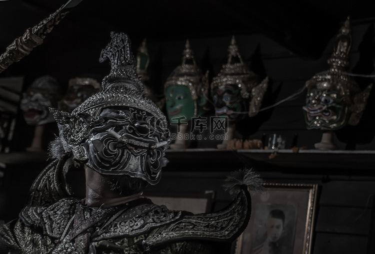 Klong bang luang 水上市场 Baan Silapin（艺术家之家）的罗摩衍那史诗故事中的 Khon 面具 Tos-Sa-Kun 肖像。高清摄影大图-千库网