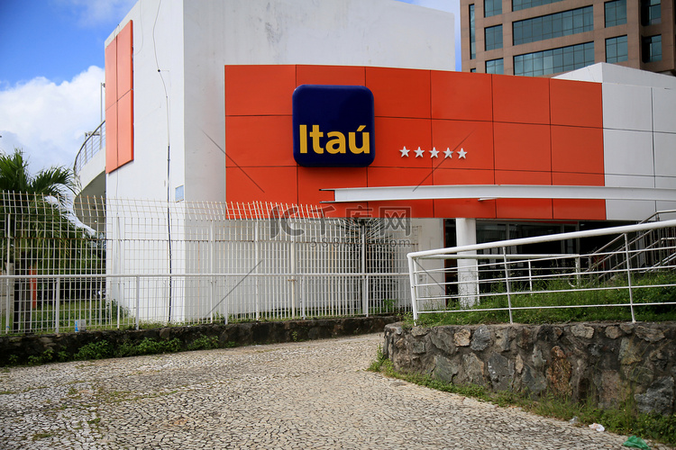 Itau 银行分行的门面高清摄影大图-千库网