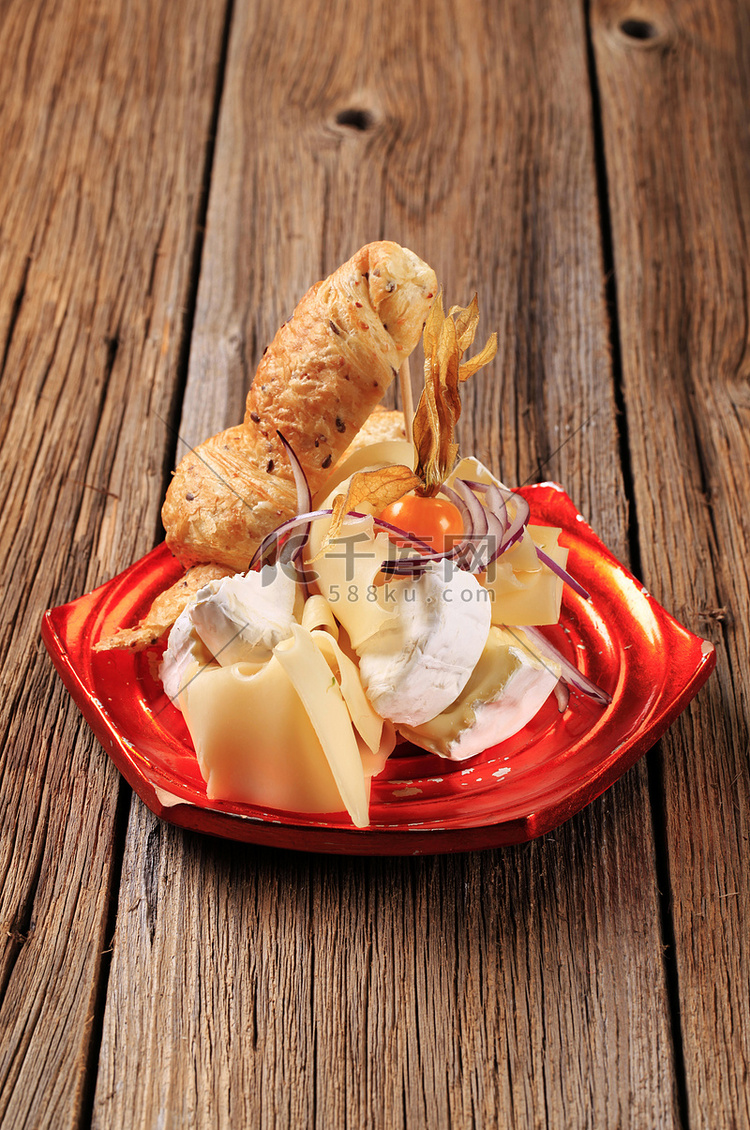 奶酪和面包卷高清摄影大图-千库网