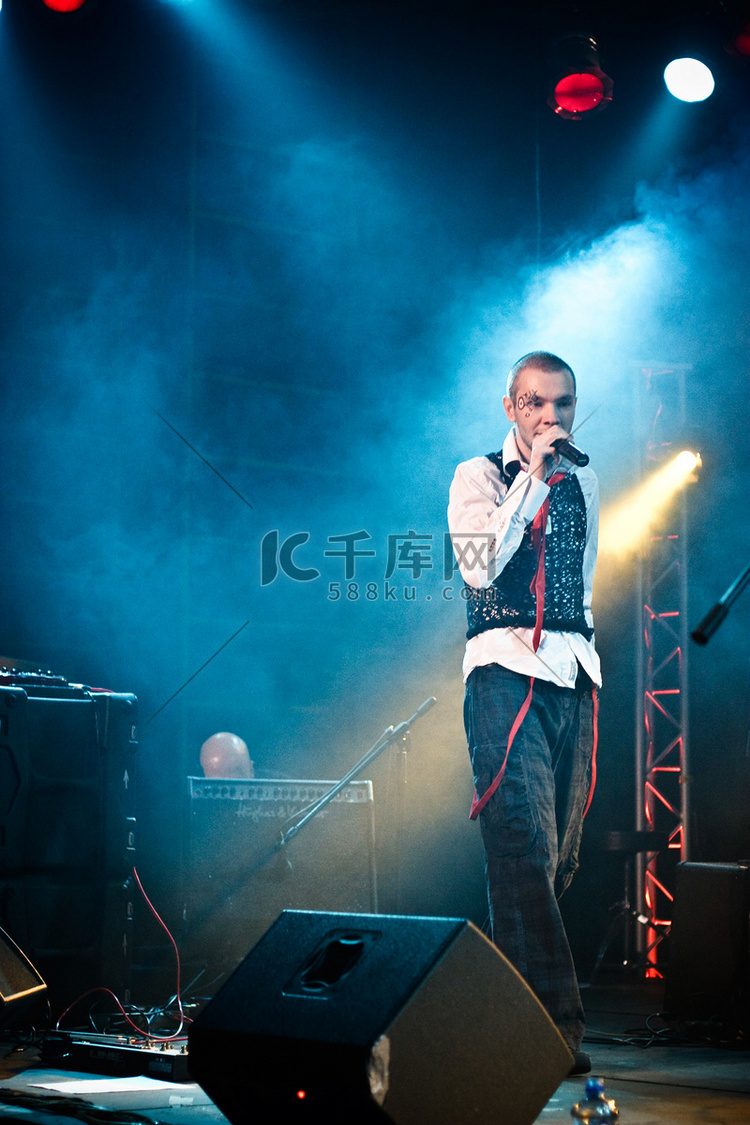 莫斯科-3 月 9 日：Razoom 乐队在马克的 OTV2 现场表演中表演高清摄影大图-千库网