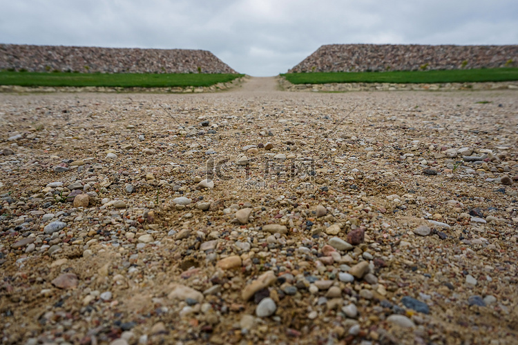 拉脱维亚命运花园 Koknese 的石头。高清摄影大图-千库网