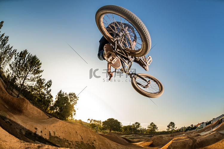 BMX 自行车特技台面高清摄影大图-千库网