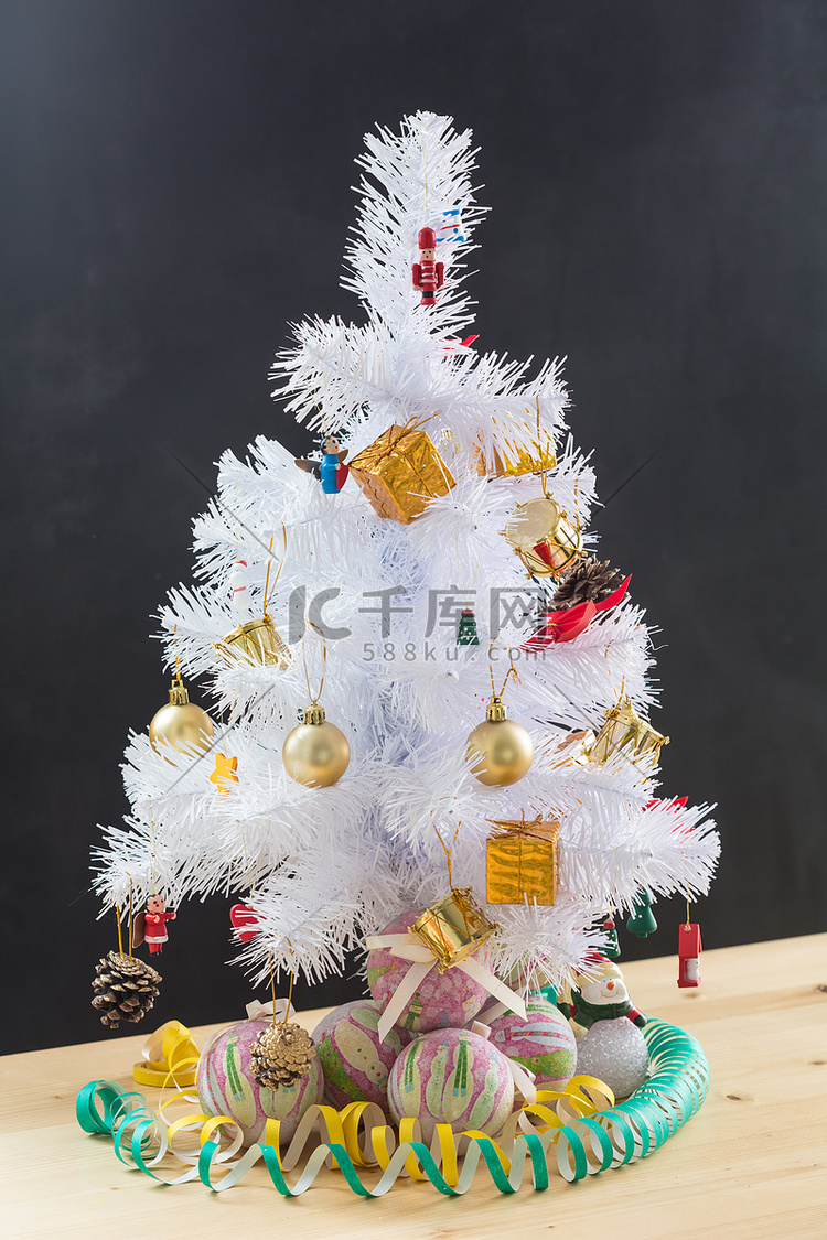 圣诞装饰高清摄影大图-千库网