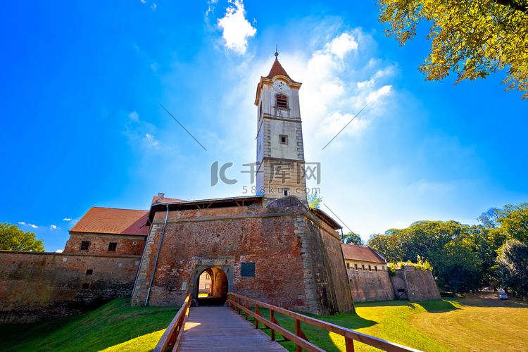 绿色自然景观中的 Cakovec 老城高清摄影大图-千库网