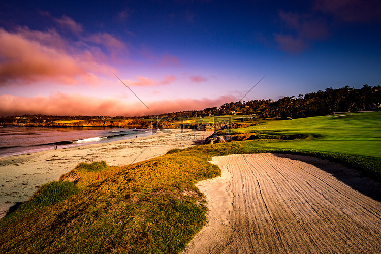 圆石滩高尔夫球场，美国加利福尼亚州蒙特雷高清摄影大图-千库网