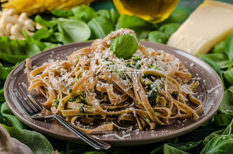 香蒜酱意大利面高清摄影大图-千库网