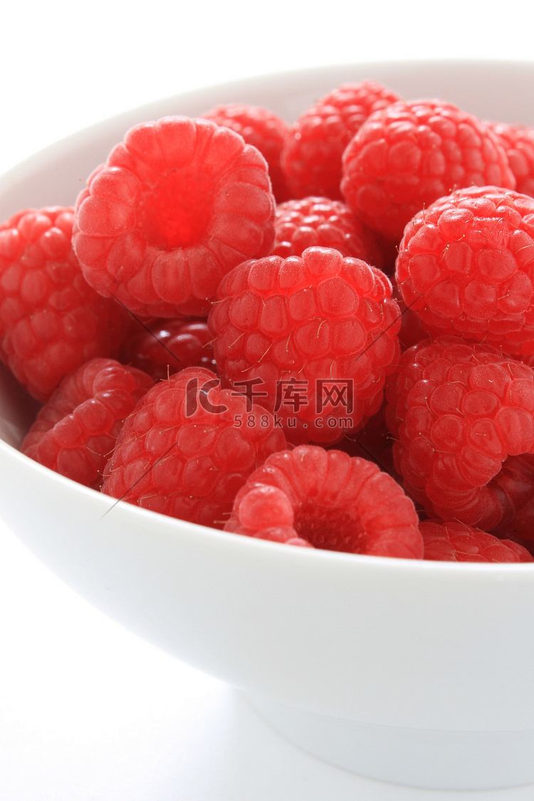 新鲜的覆盆子高清摄影大图-千库网