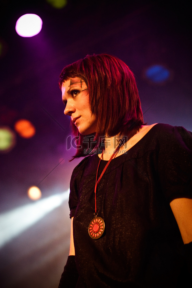 莫斯科-3 月 9 日：Razoom 乐队在马克的 OTV2 现场表演中表演高清摄影大图-千库网