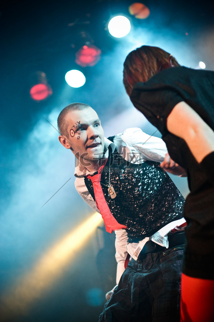 莫斯科-3 月 9 日：Razoom 乐队在马克的 OTV2 现场表演中表演高清摄影大图-千库网