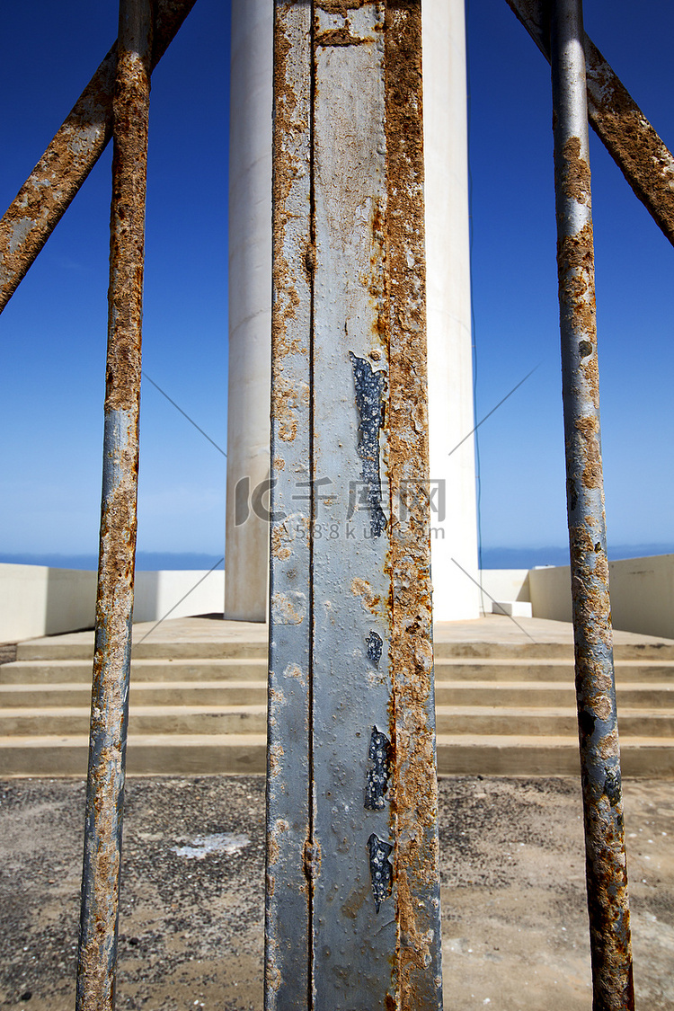 灯塔和岩石在 rrecife teguise lanzarote 西班牙高清摄影大图-千库网
