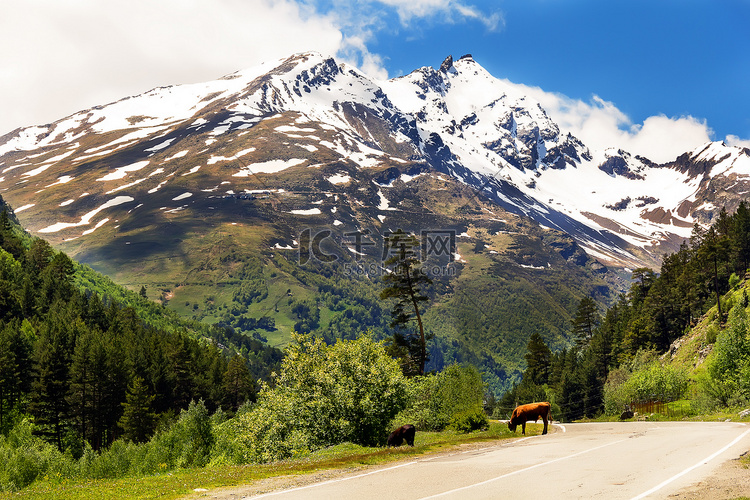 俄罗斯的高加索山脉高清摄影大图-千库网