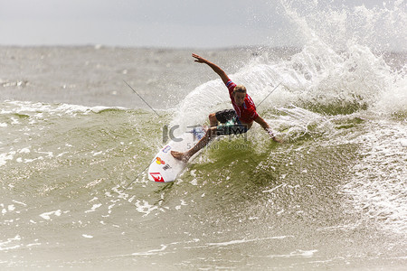 Surfer 参加 Quicksilver & Roxy Pro 世界冠军赛高清摄影大图-千库网