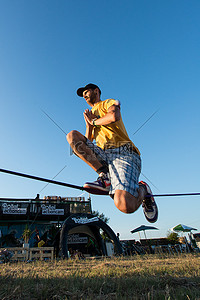 Andre 取消了 Slackline 的表演高清摄影大图-千库网