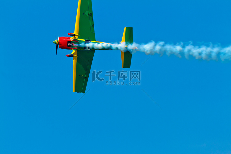 飞机 Extra 300S高清摄影大图-千库网