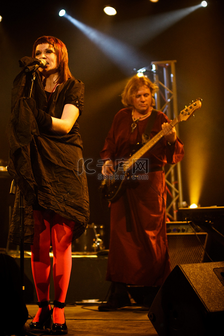 莫斯科-3 月 9 日：Razoom 乐队在马克的 OTV2 现场表演中表演高清摄影大图-千库网