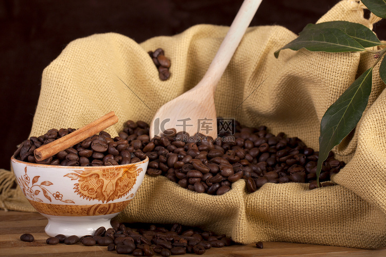 碗里的咖啡豆高清摄影大图-千库网