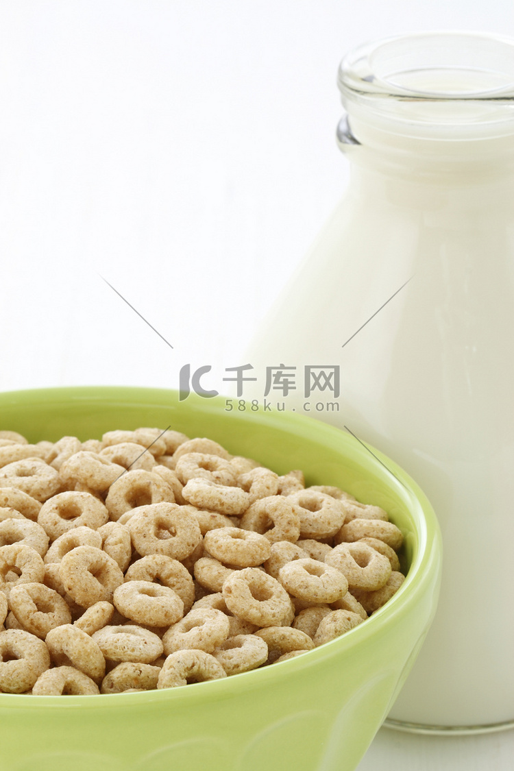 美味健康的蜂蜜坚果麦片高清摄影大图-千库网