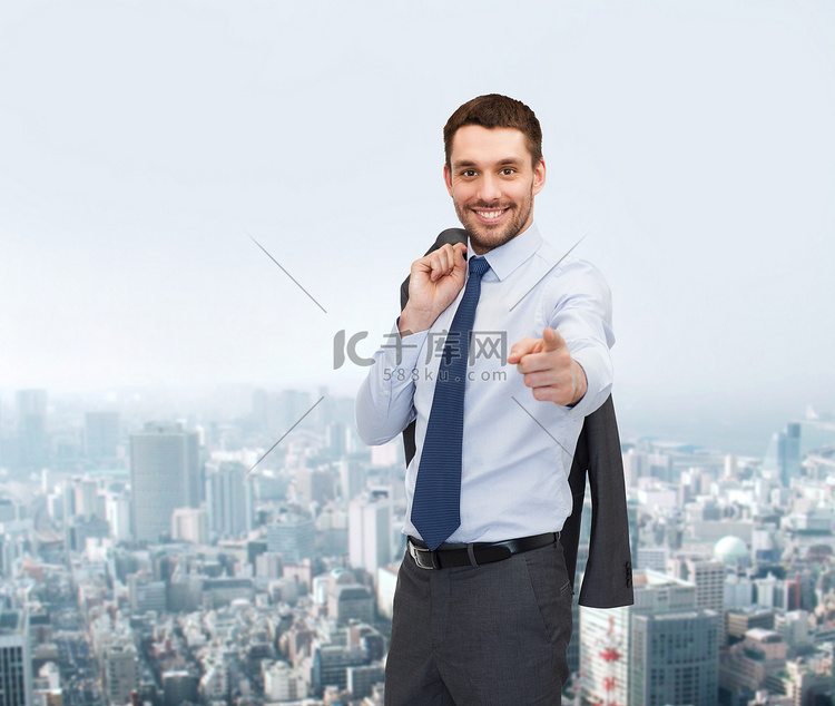 英俊的商人，肩上有夹克高清摄影大图-千库网