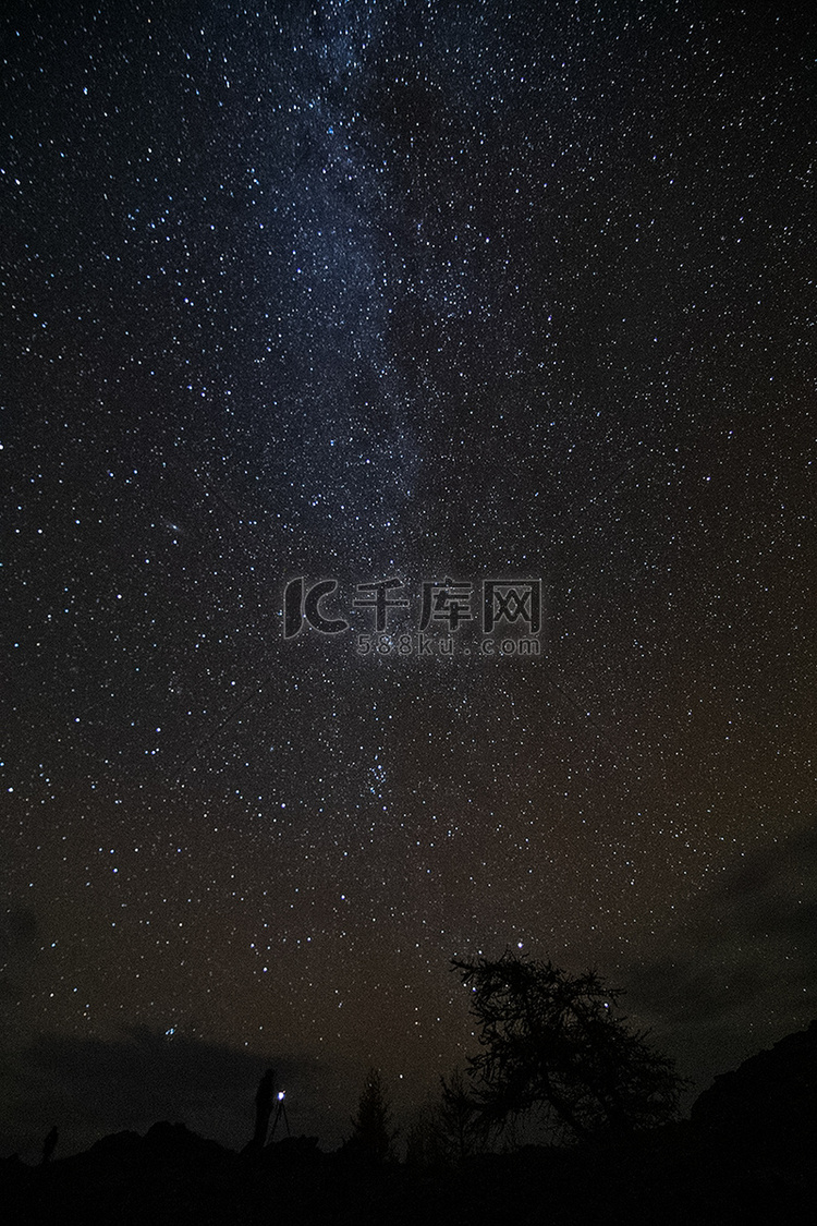 夜晚星空。高清摄影大图-千库网