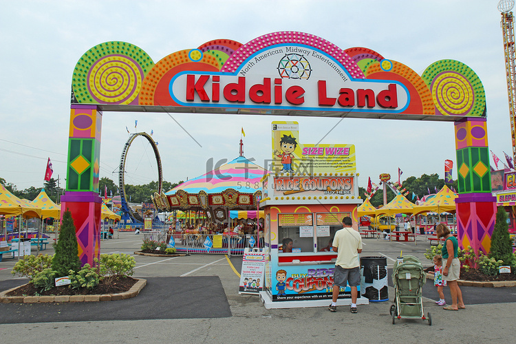 进入 Kiddie Land 并在 I 的印第安纳州博览会上骑行高清摄影大图-千库网