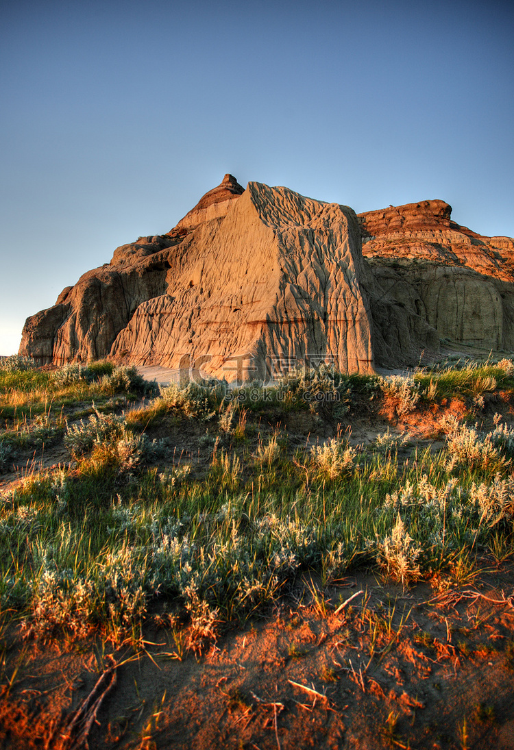 萨斯喀彻温省南部 Big Muddy Valley 的 Castle Butte高清摄影大图-千库网