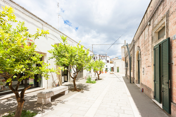 Specchia, Apulia - 穿过 Specchia 的一条古老小巷高清摄影大图-千库网