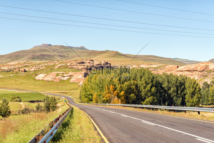 Barkly-East 和 Barkly Pass 之间的景观高清摄影大图-千库网
