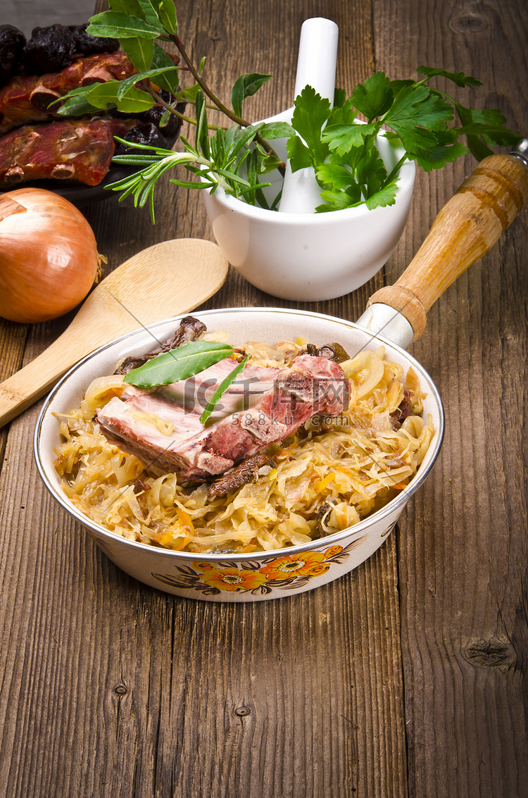 酸菜熏肉高清摄影大图-千库网