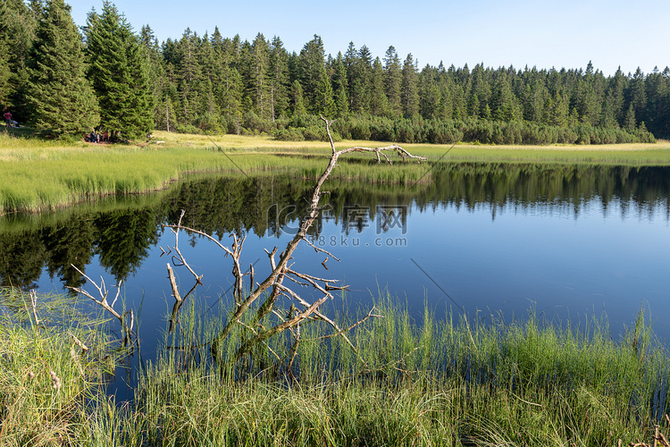 Crno jezero 或黑湖，斯洛文尼亚 Pohorje 的热门徒步旅行目的地高清摄影大图-千库网