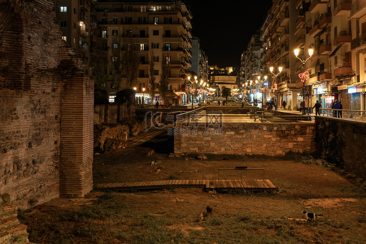 塞萨洛尼基，希腊 圣诞节装饰了 Navarinou 广场。高清摄影大图-千库网