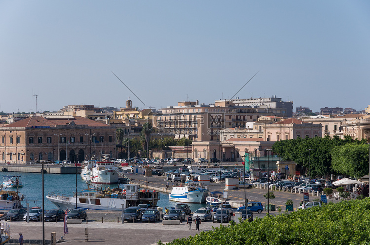 意大利西西里岛 Ortygia 岛上的锡拉丘兹港口。高清摄影大图-千库网