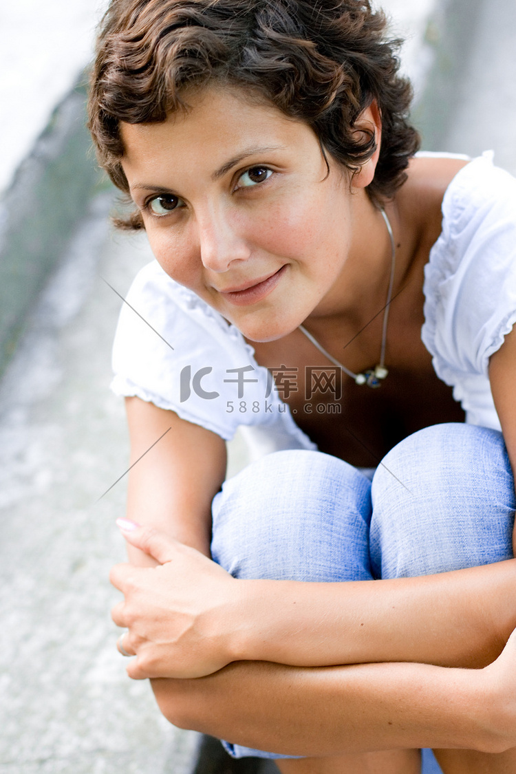 迷人的深色女人高清摄影大图-千库网