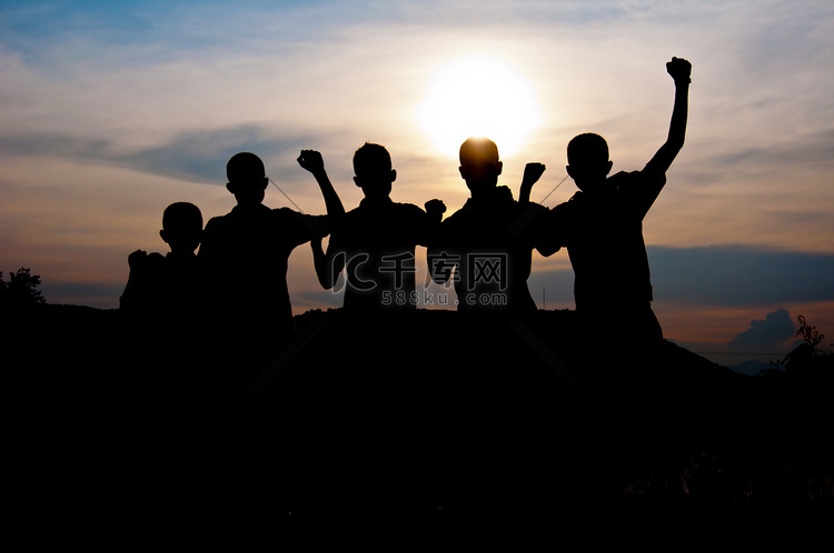 快乐和胜利在一起高清摄影大图-千库网