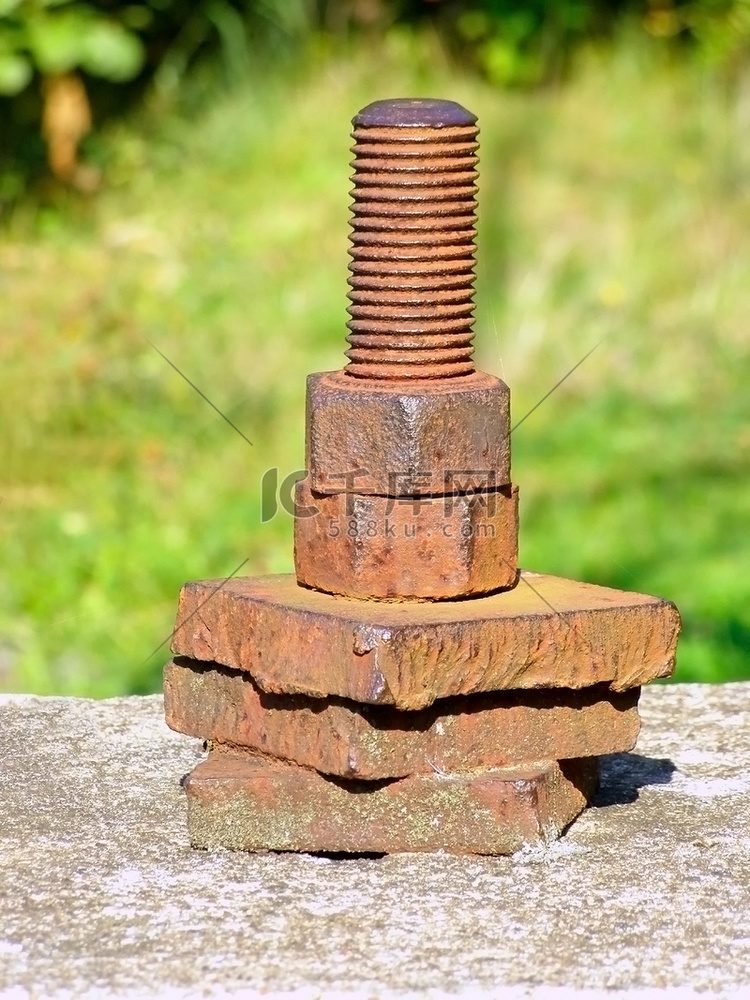 生锈的螺丝和螺母高清摄影大图-千库网