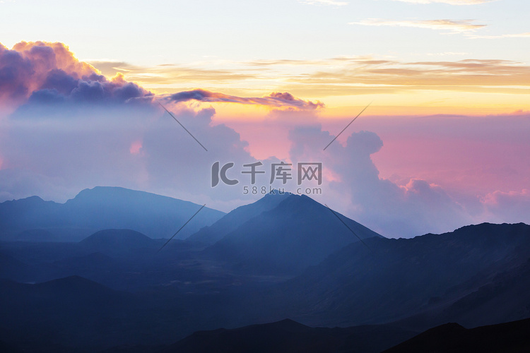 太阳之家高清摄影大图-千库网