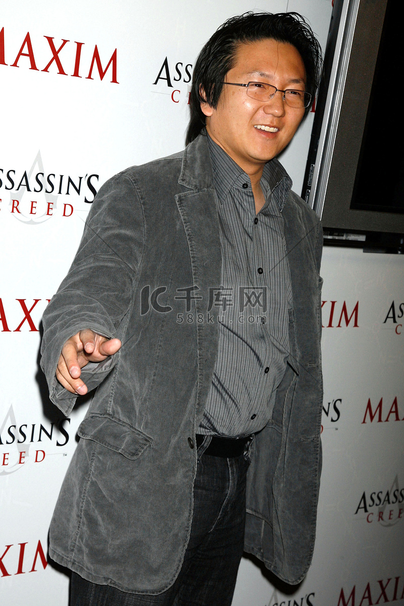 Masi Oka 在 Maxim 杂志主办的“刺客信条”视频游戏发布会上。高清摄影大图-千库网
